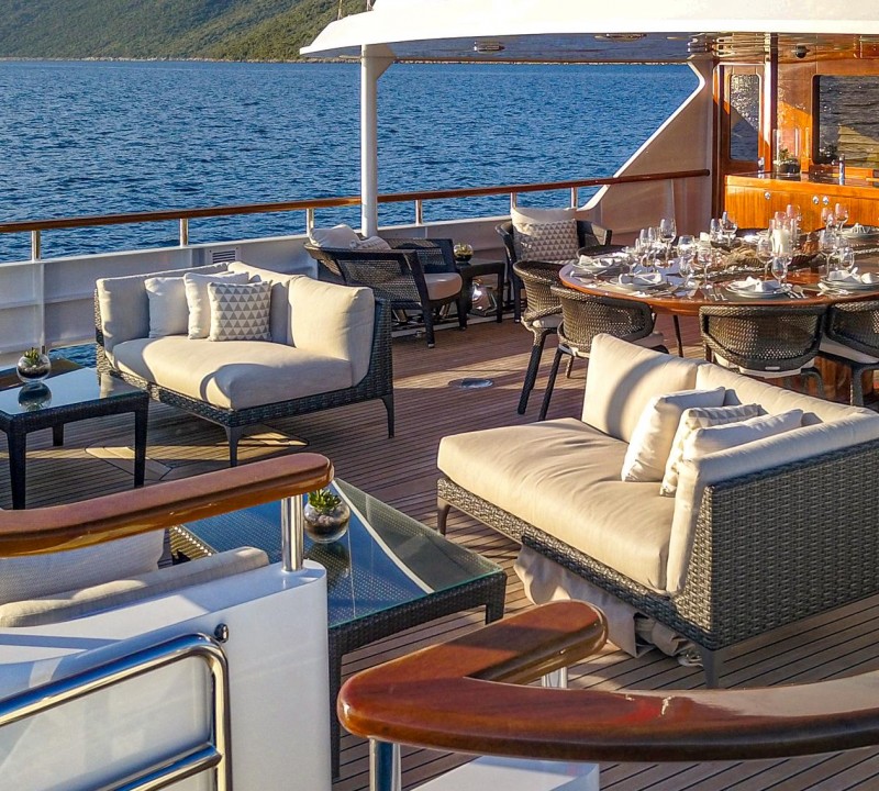 VANISH by Feadship – A Striking Superyacht on her way from Royal van ...